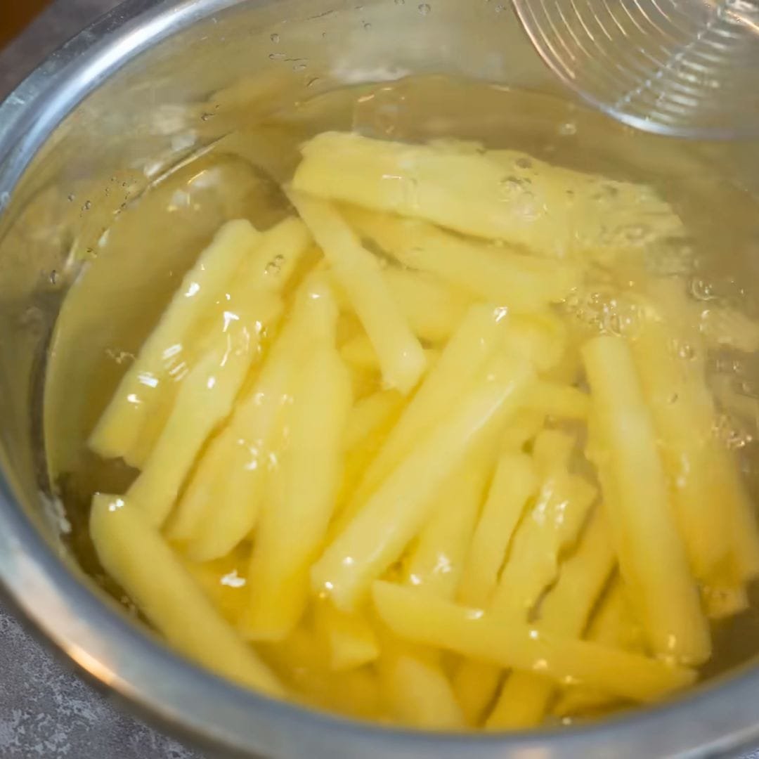 Perfectly Crispy Homemade French Fries – Golden & Crunchy! - Cooking Day