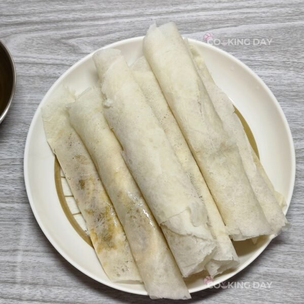 How To Make Filipino Simple Turon (Banana Lumpia) At Home - Cooking Day